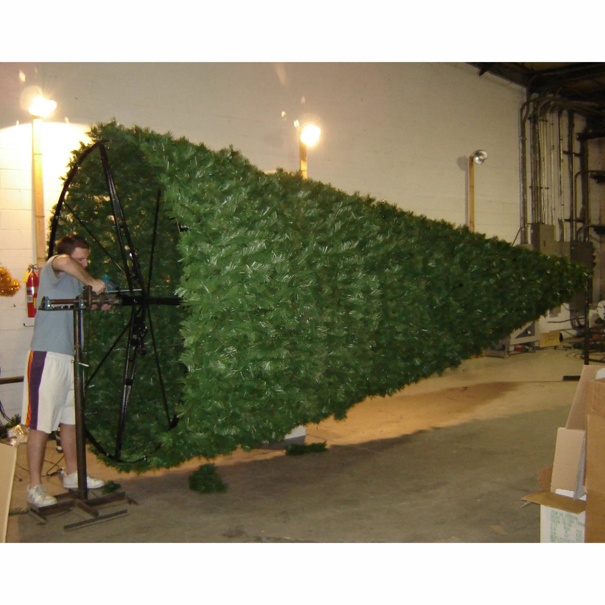 Garland Tree with Lights - Commercial Outdoor Christmas Tree ...